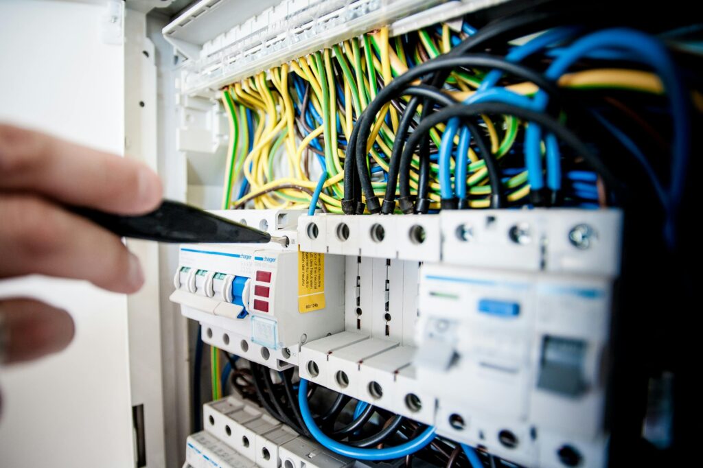 Services - somethingelectricservices.com